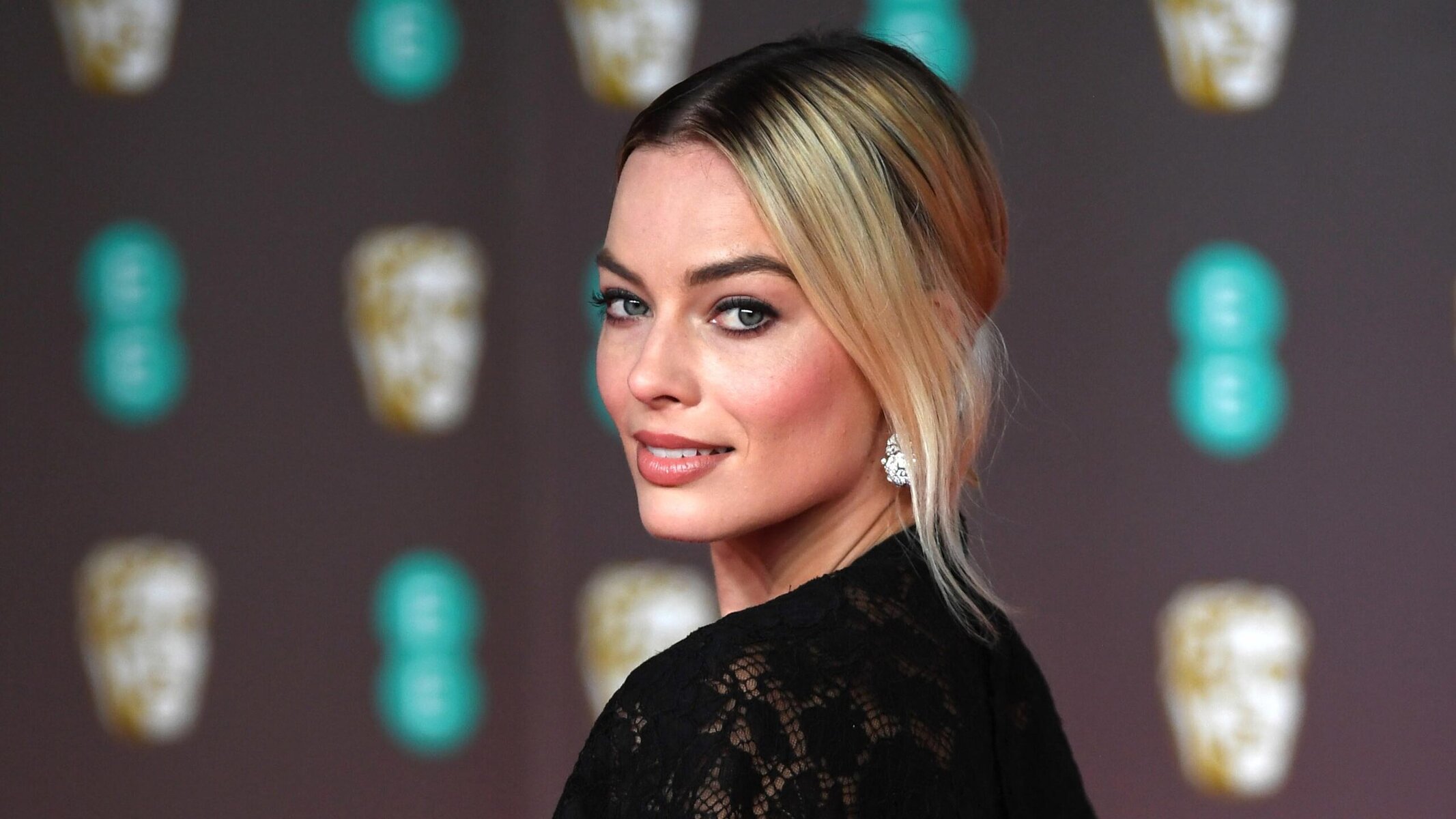 Margot Robbie ja Brad Pitt edustivat tyylikkäinä - uutuuselokuva pian ...