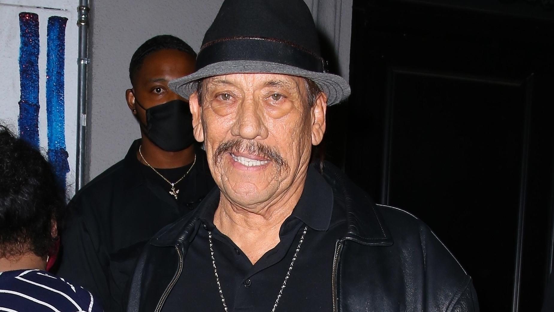 Näyttelijä Danny Trejo muistelee, kuinka tapasi vankilassa Charles ...
