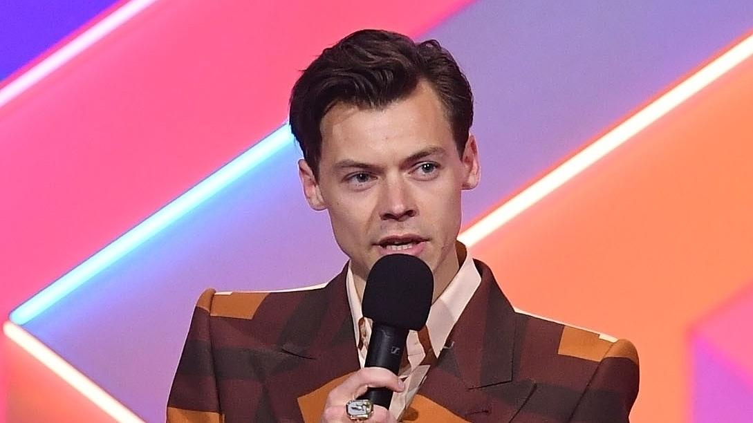 Harry Styles ottaa kantaa faniensa epäilyksiin hänen ...