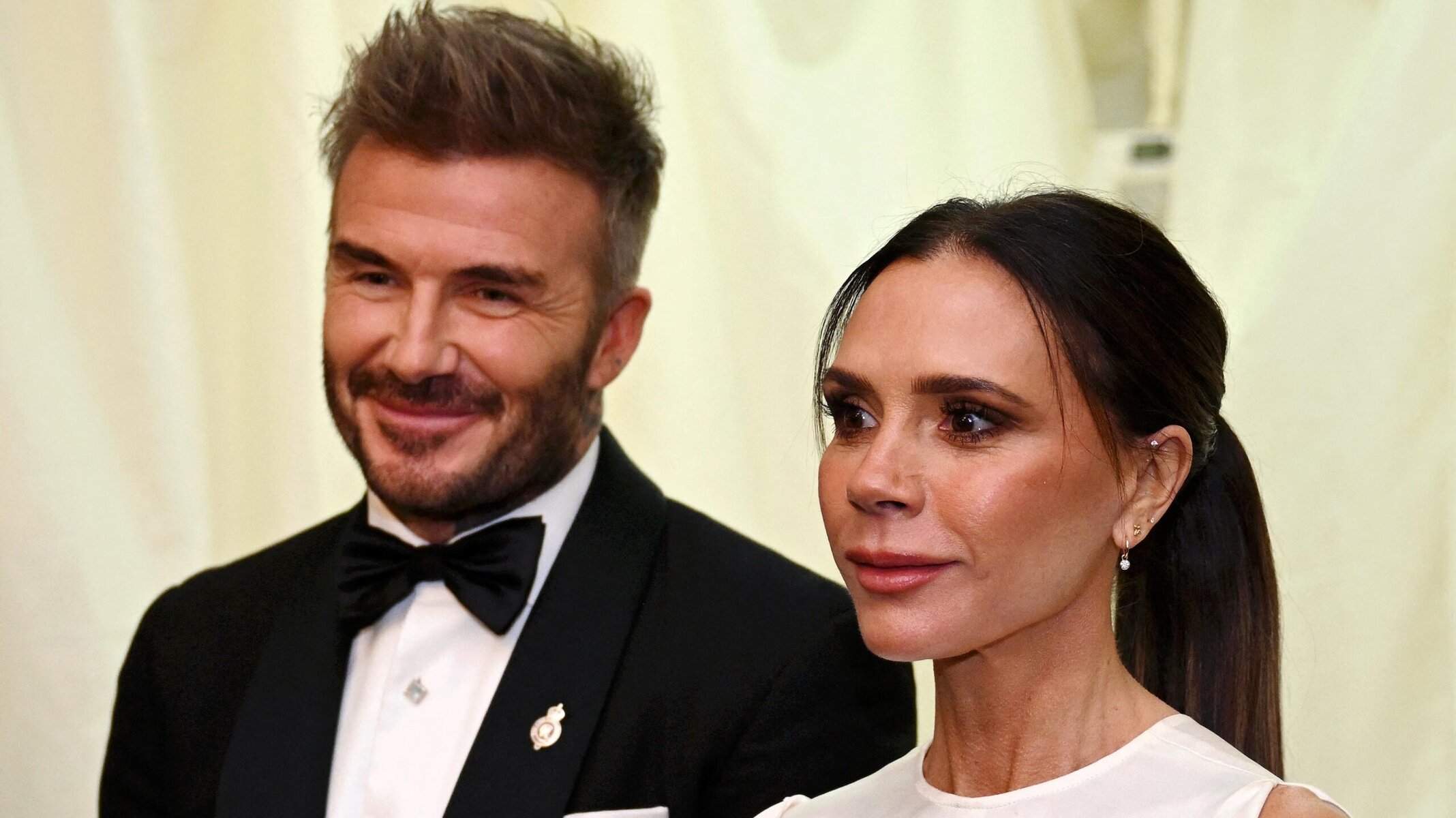 Victoria ja David Beckham illastivat kuninkaallisten kanssa tyylikkäinä ...