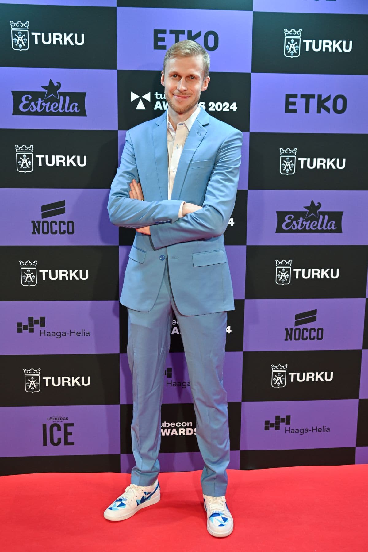 Suosikkitubettaja Roni Backilta oma kanava Ruutuun - Voice.fi