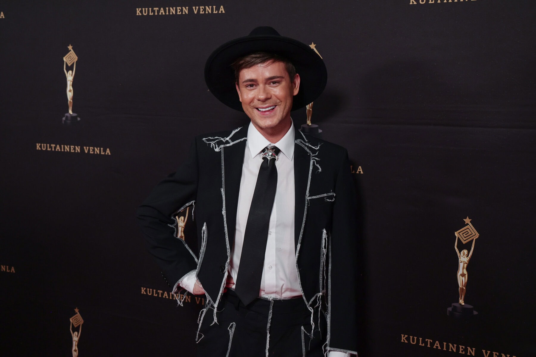 IS: "Implantit räjähtivät, kun litistyin hevosten väliin" – Niko ...